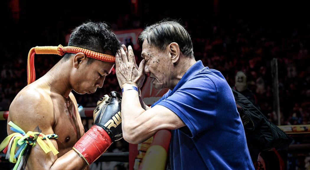 What is an Authentic Wai Kru in Muay Thai - Rajadamnern
